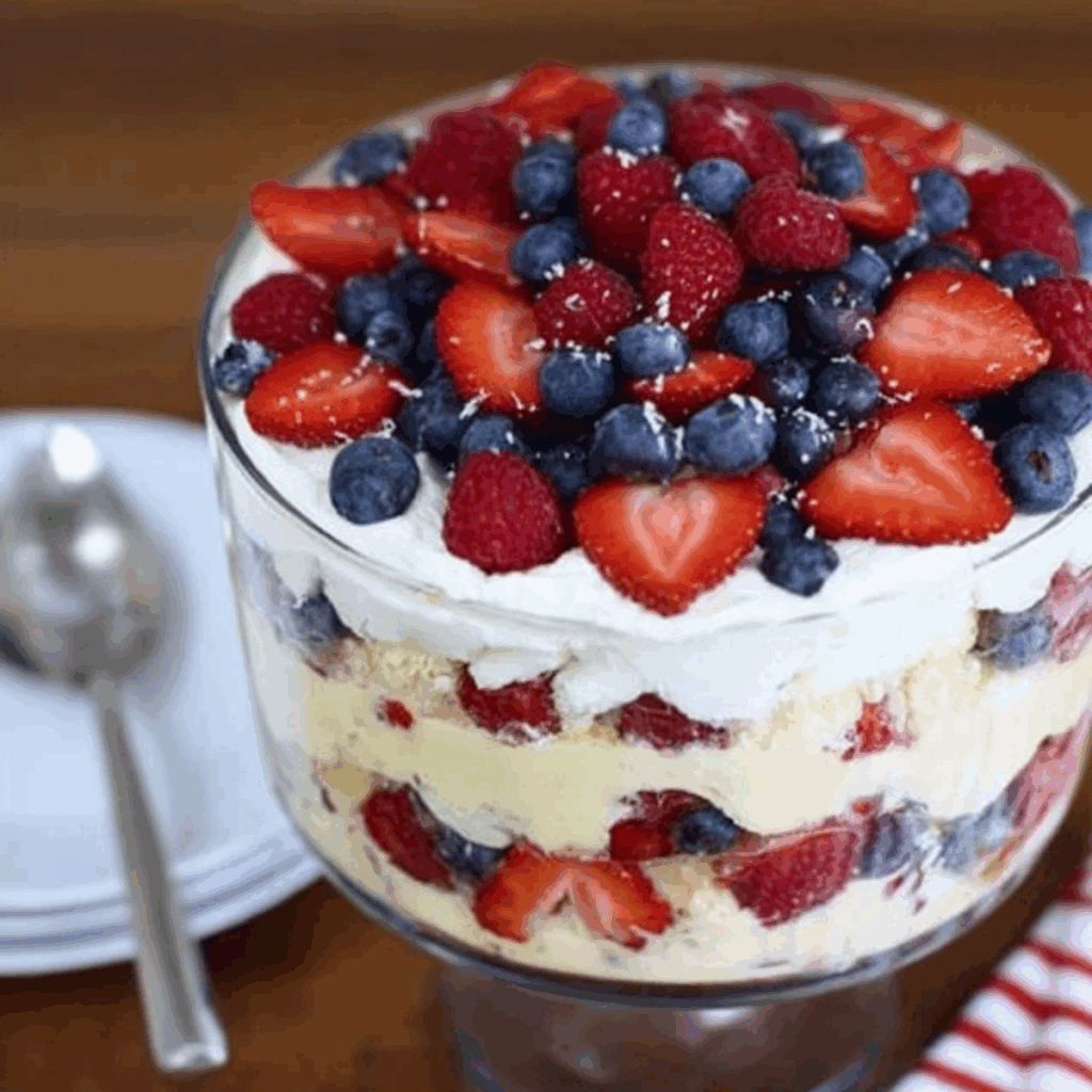 Berry Trifle Recipe: A Delightful Layered Dessert - Mucha Munch
