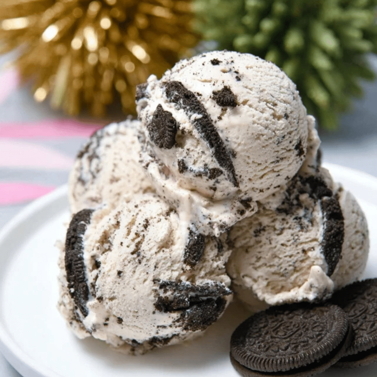 Cookies and Cream Ice Cream: A Creamy, No-Cook Delight - Mucha Munch