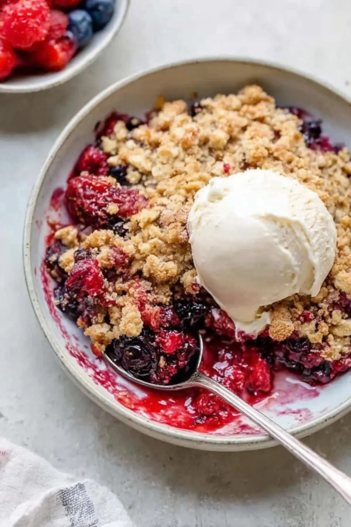 Mixed Berry Crisp: A Delicious and Easy Dessert - Mucha Munch