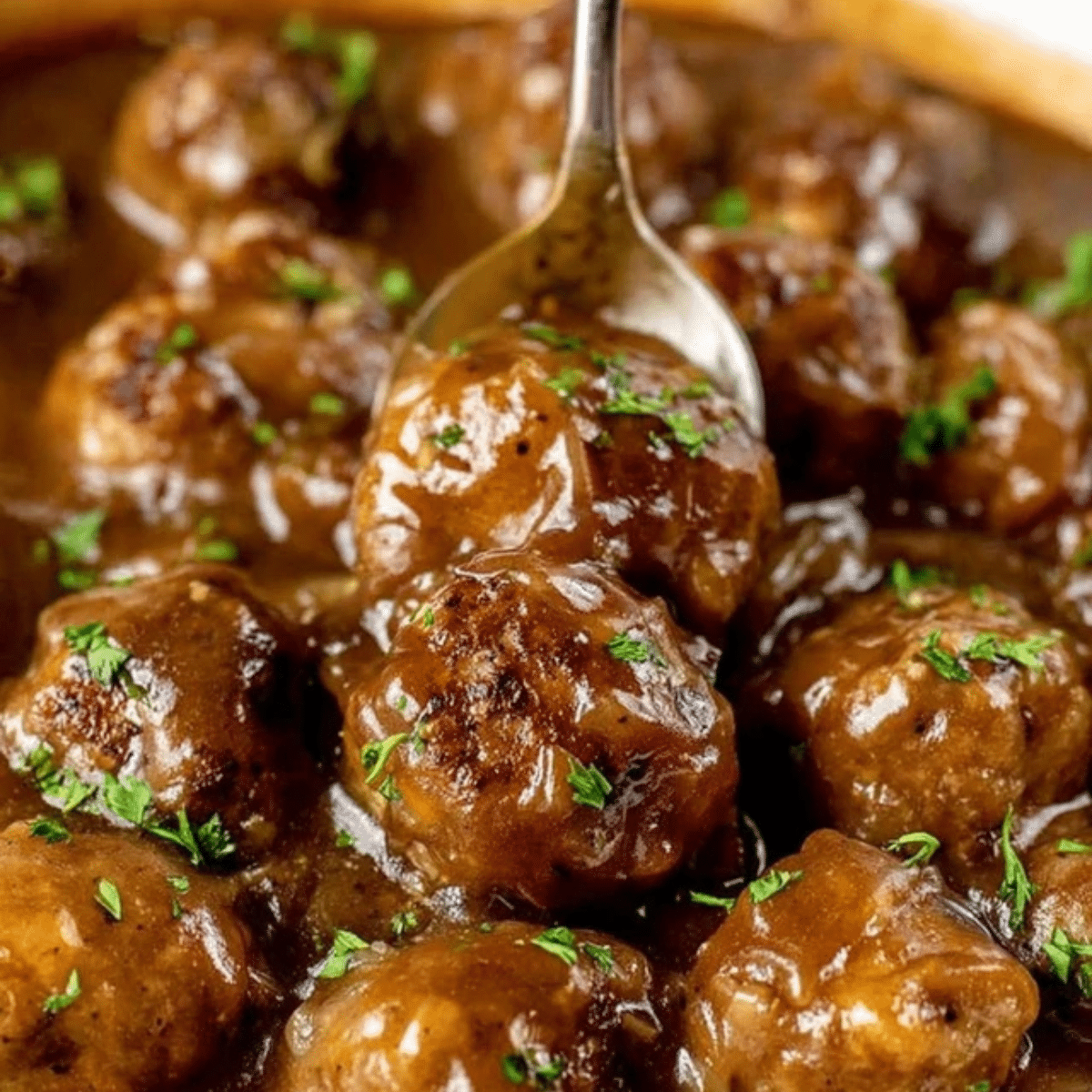 Meatballs and Gravy: A Comforting Classic Recipe - Mucha Munch