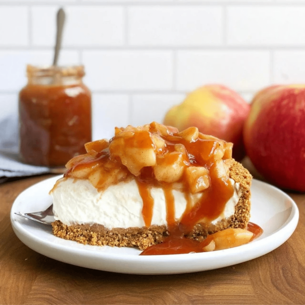 No-Bake Apple Pie Cheesecake - the best recipe - Mucha Munch