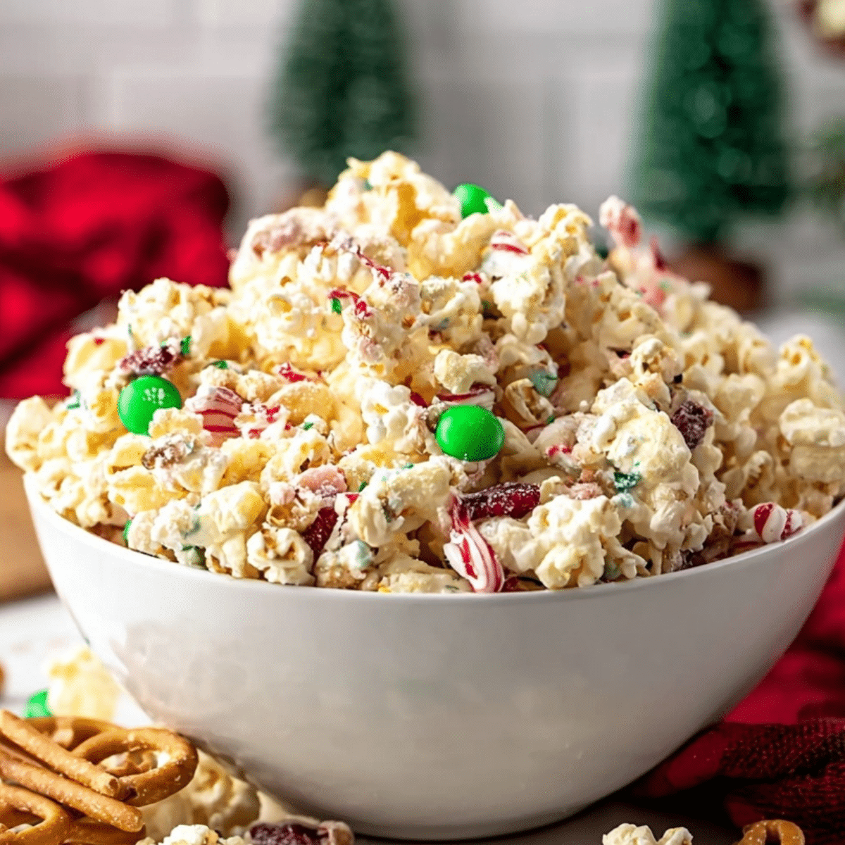 Christmas Popcorn – Easy & Fun Holiday Snack Recipe - Mucha Munch
