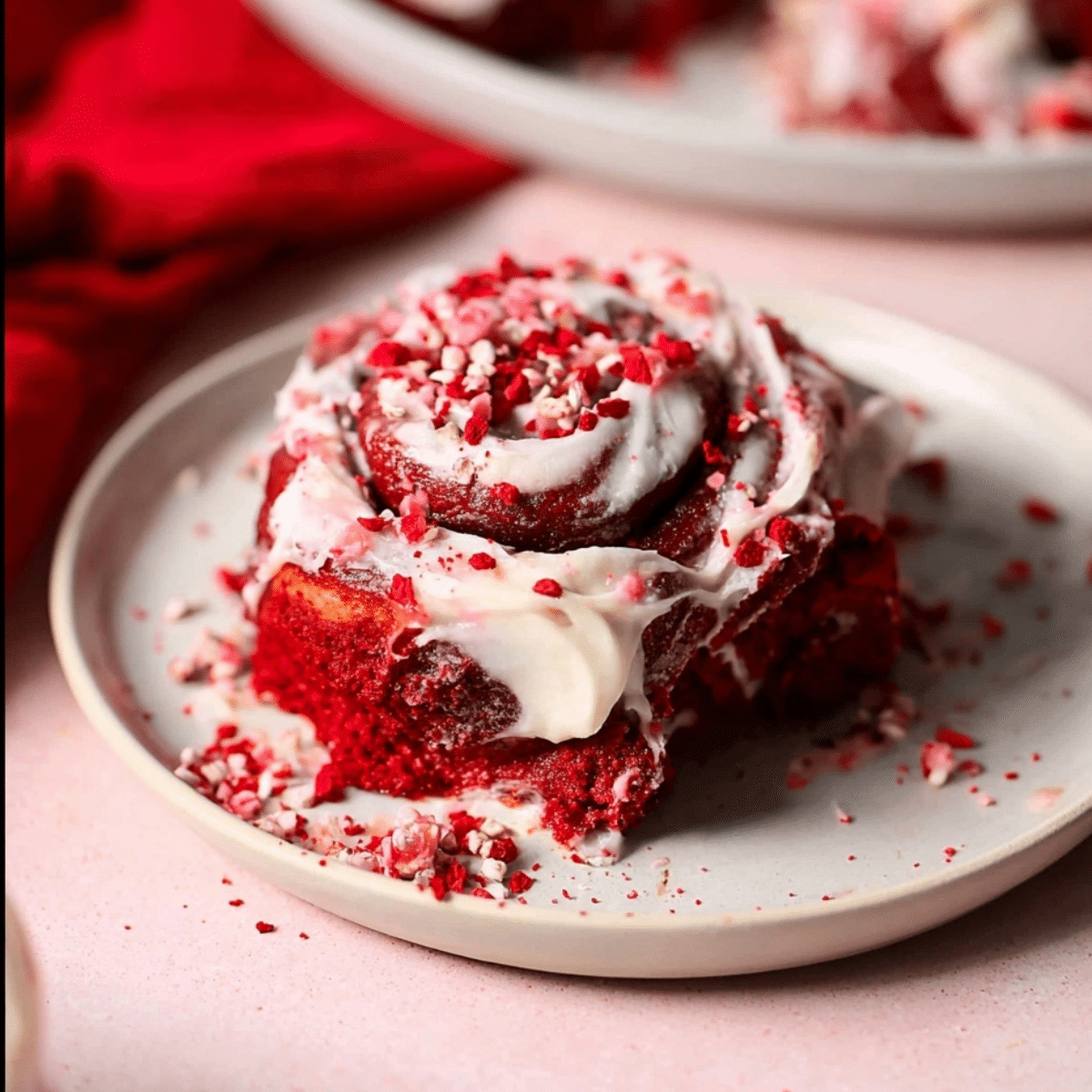 Red Velvet Cinnamon Rolls with Cream Cheese Frosting – Easy ...
