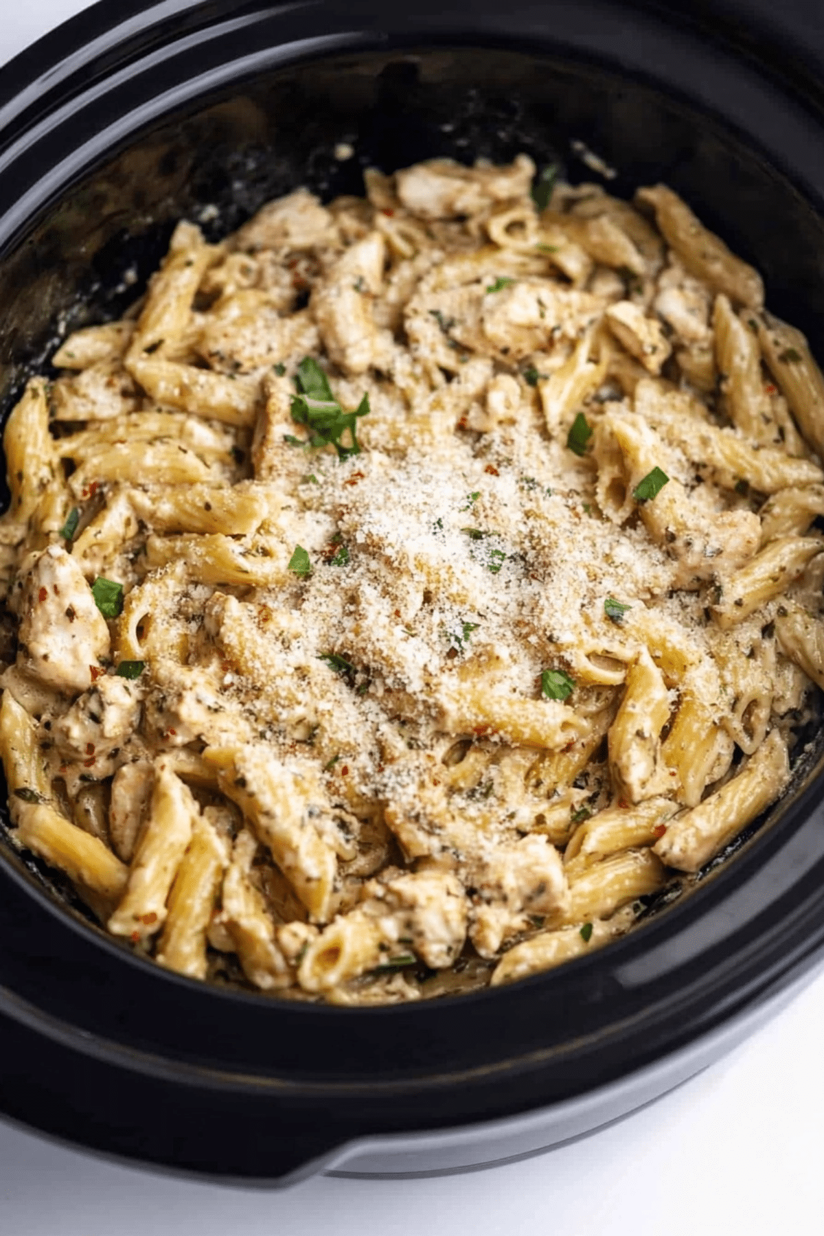 Crockpot Garlic Parmesan Chicken Pasta – Delicious & Creamy - Mucha Munch
