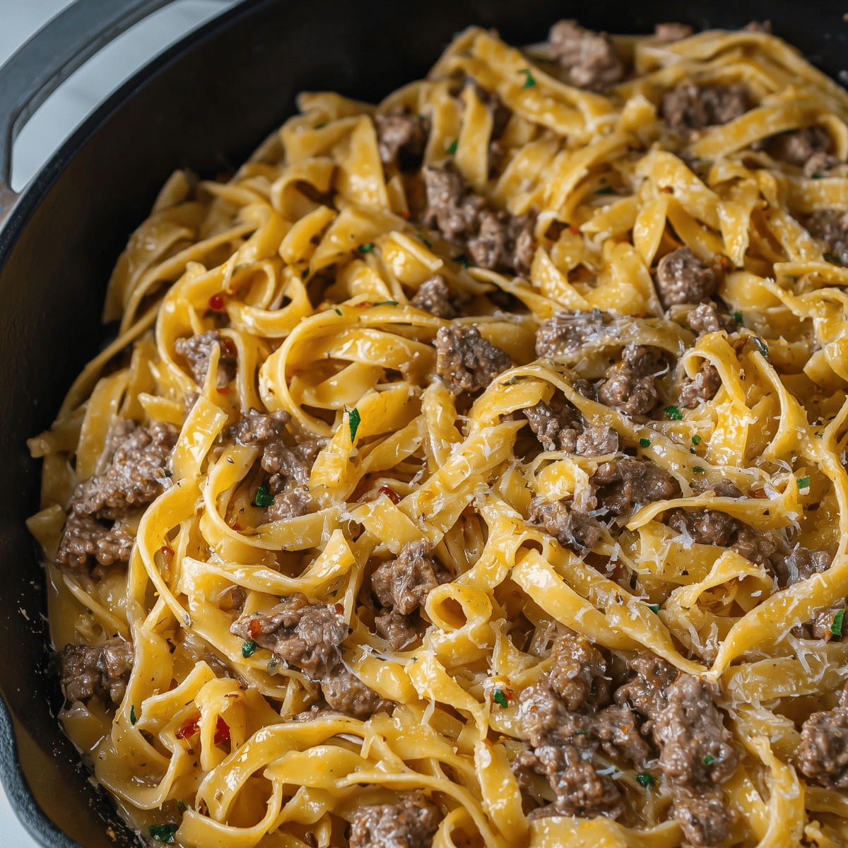 Garlic Butter Beef Pasta: A Quick and Creamy Dinner - Mucha Munch