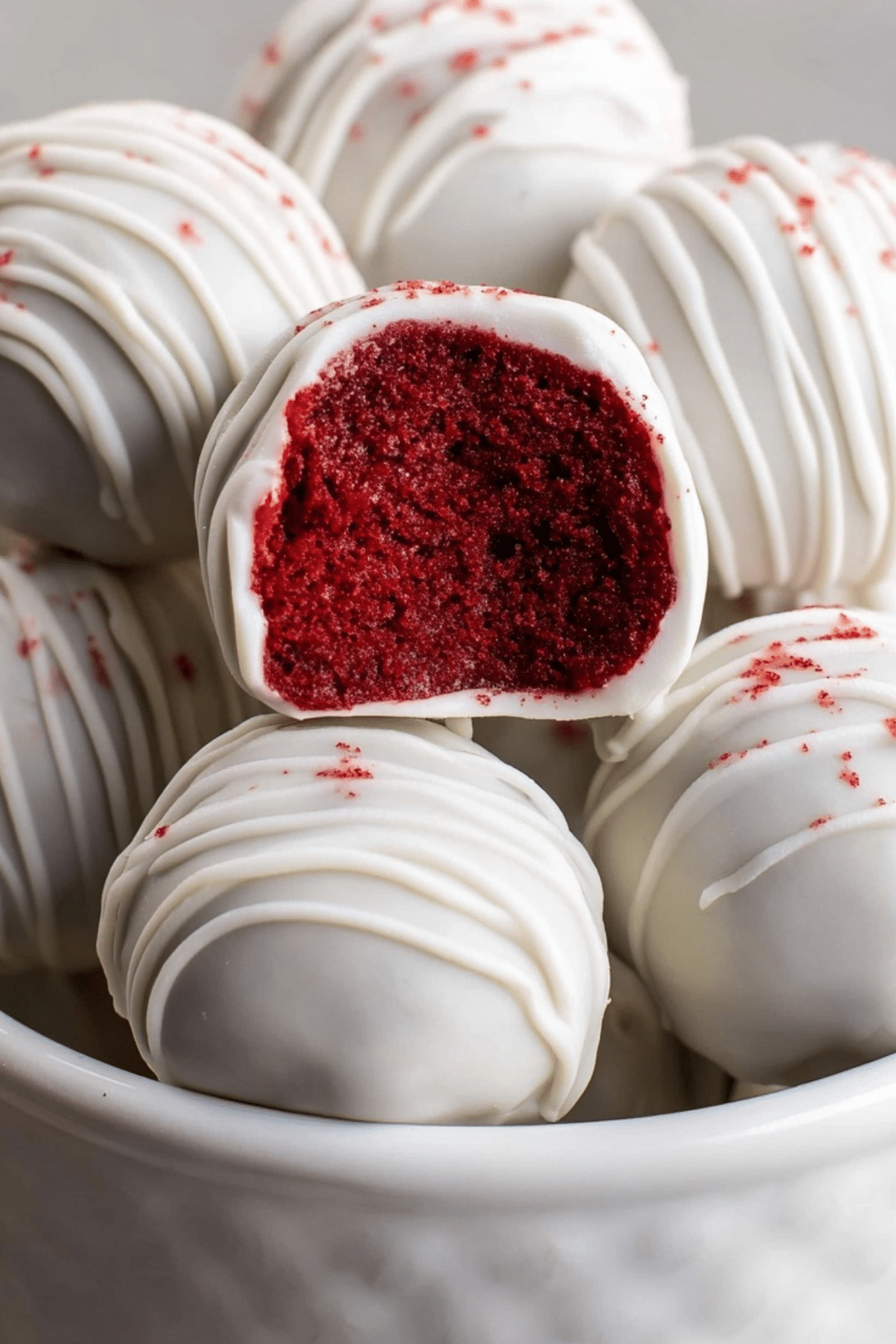 Red Velvet Cake Pops: Delicious & Easy Recipe - Mucha Munch