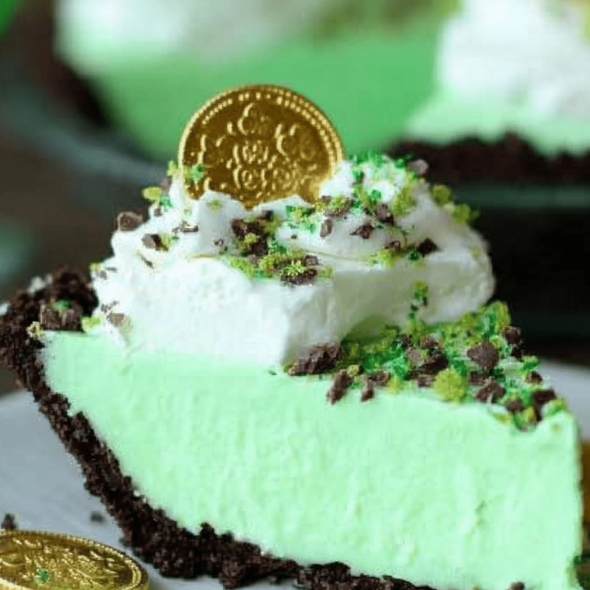 Shamrock Mint Chocolate Pie – Easy No-Bake Recipe - Mucha Munch